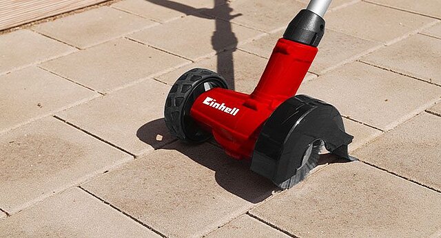 Cordless grout cleaners and surface brushes