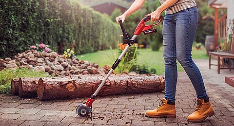 Cordless grout cleaners and surface brushes