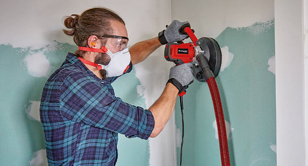 Sanding, slitting, grooving and drilling walls